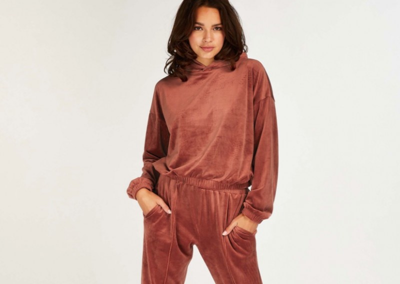 En casa, con estilo, cómoda y bien abrigada